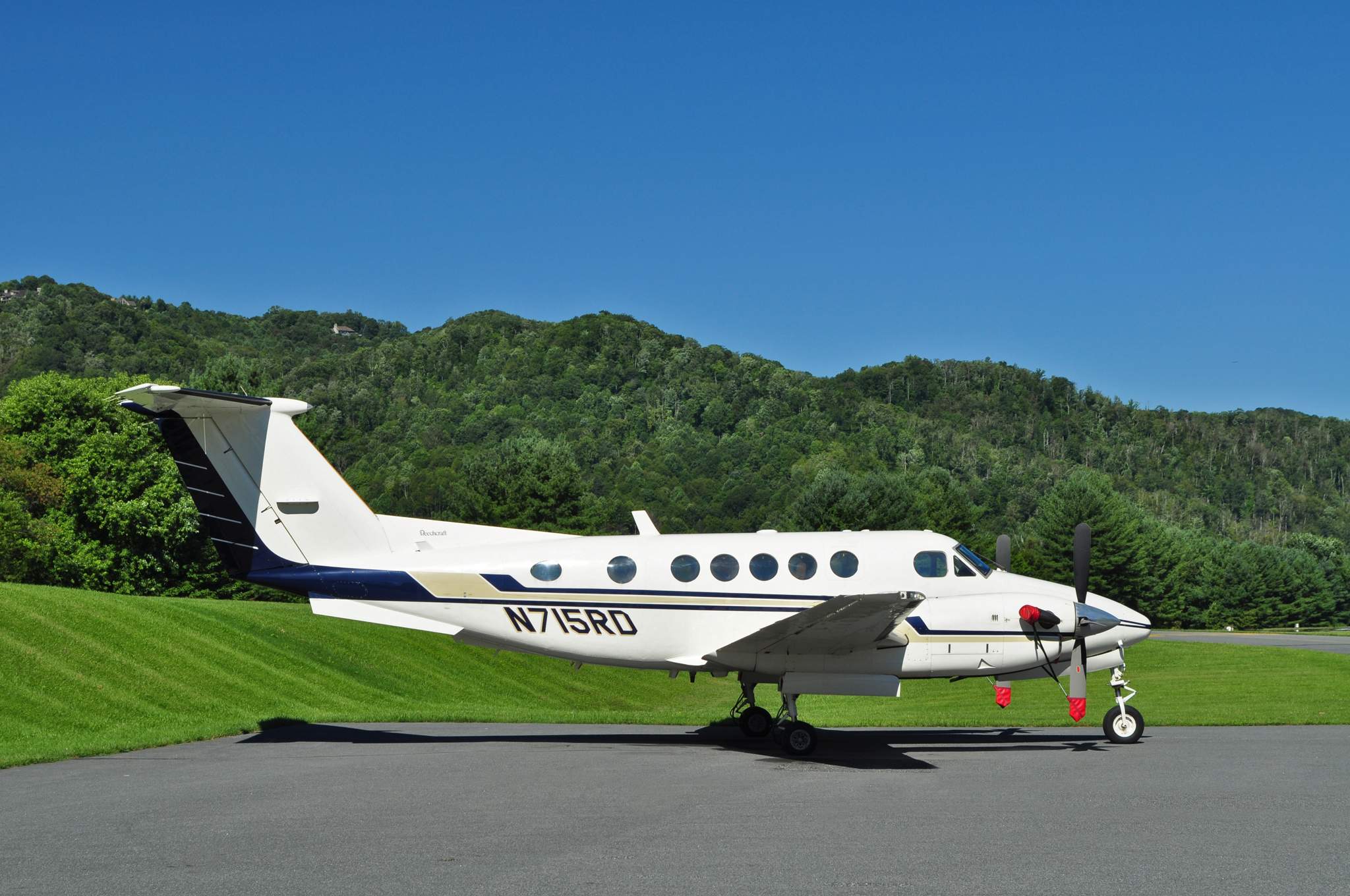 Aircraft Jetport Banner Elk | Elk River Club